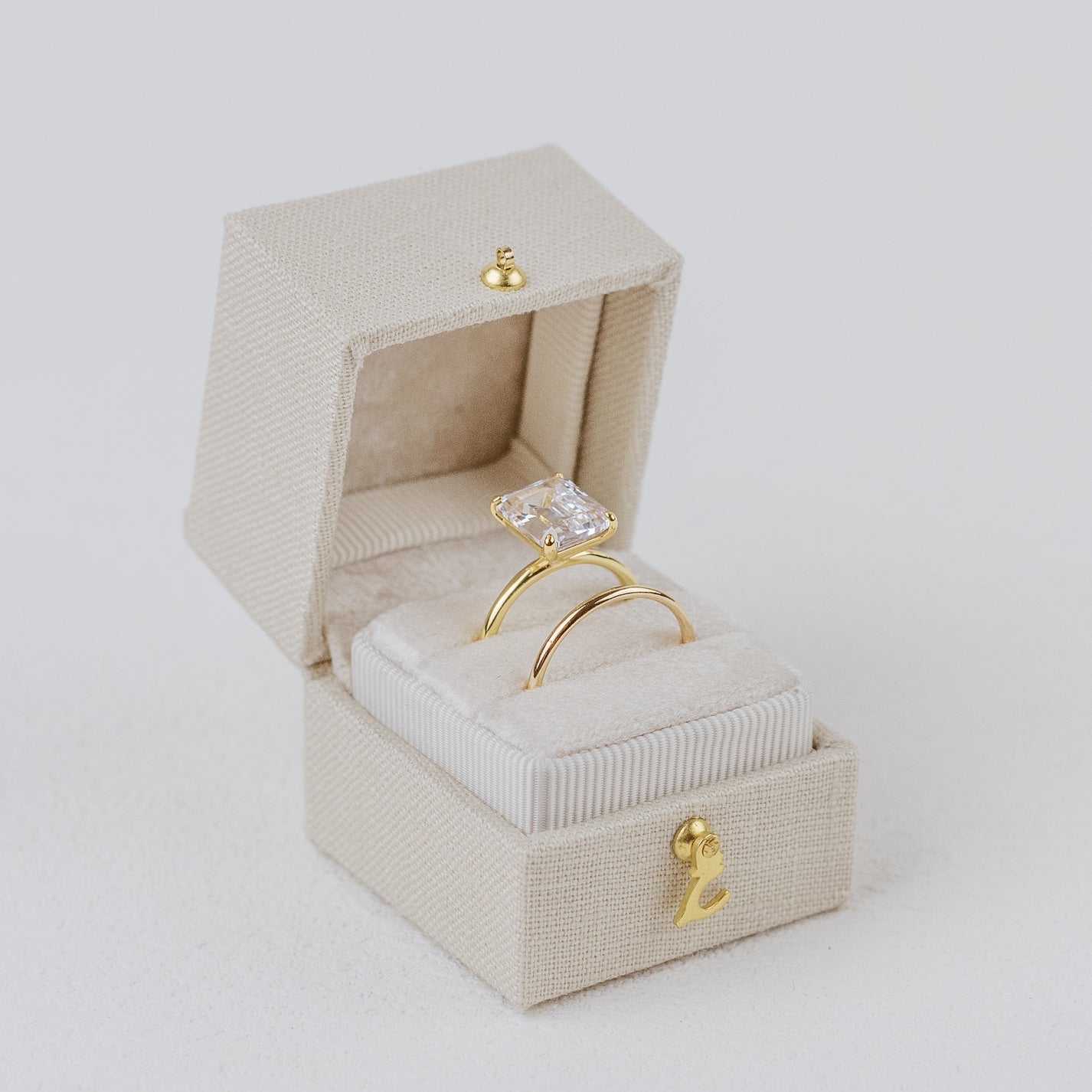 Dove Georgian Square Ring Box – stylingarchives