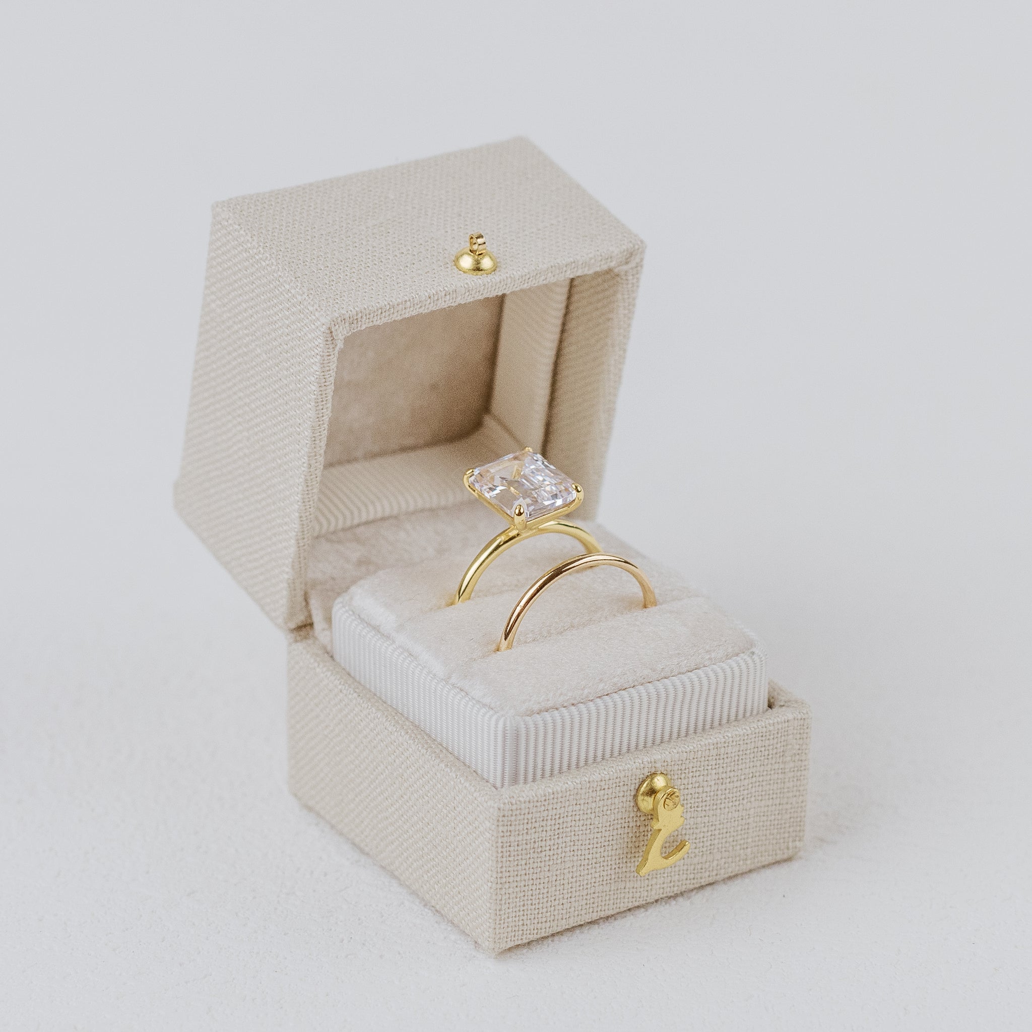 Dove Georgian Square Ring Box – stylingarchives